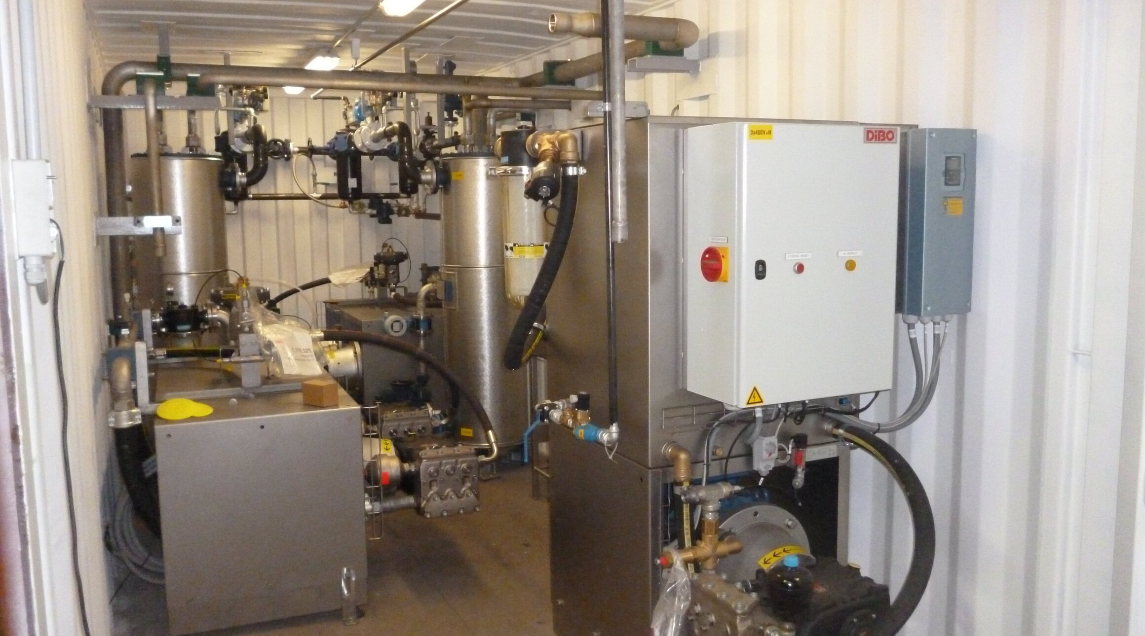 Tank cleaning installation for food and chemical tanks | CTW