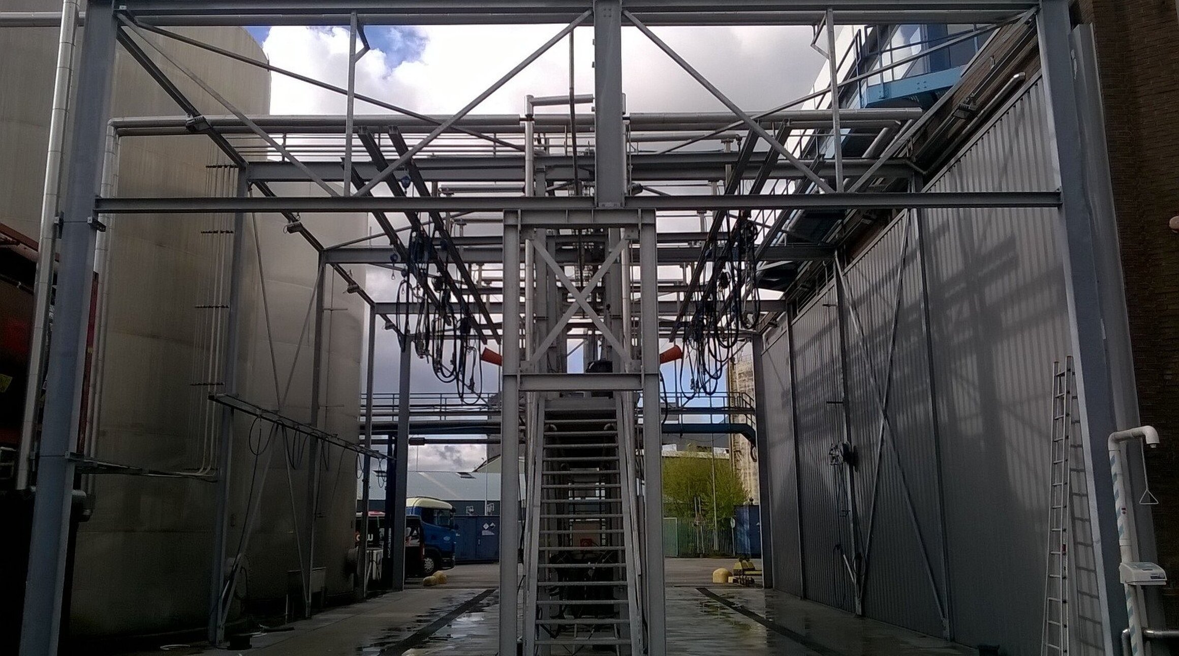 Tank cleaning installation for food and chemical tanks | CTW